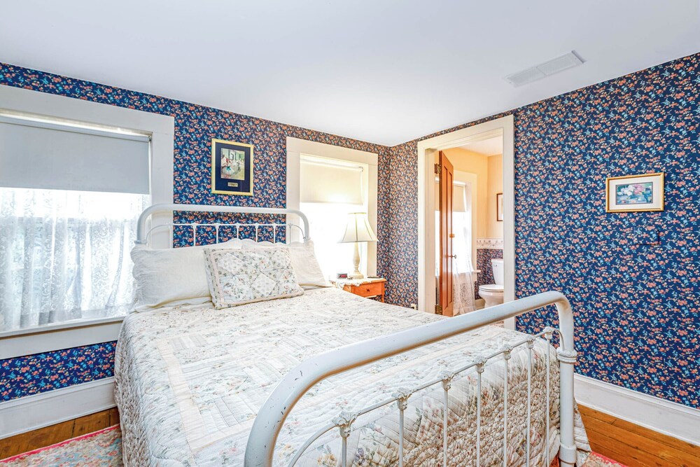 Linen&Stone Inn Unit 1, Charming, Historic, 1.5 Blocks to Main St ...