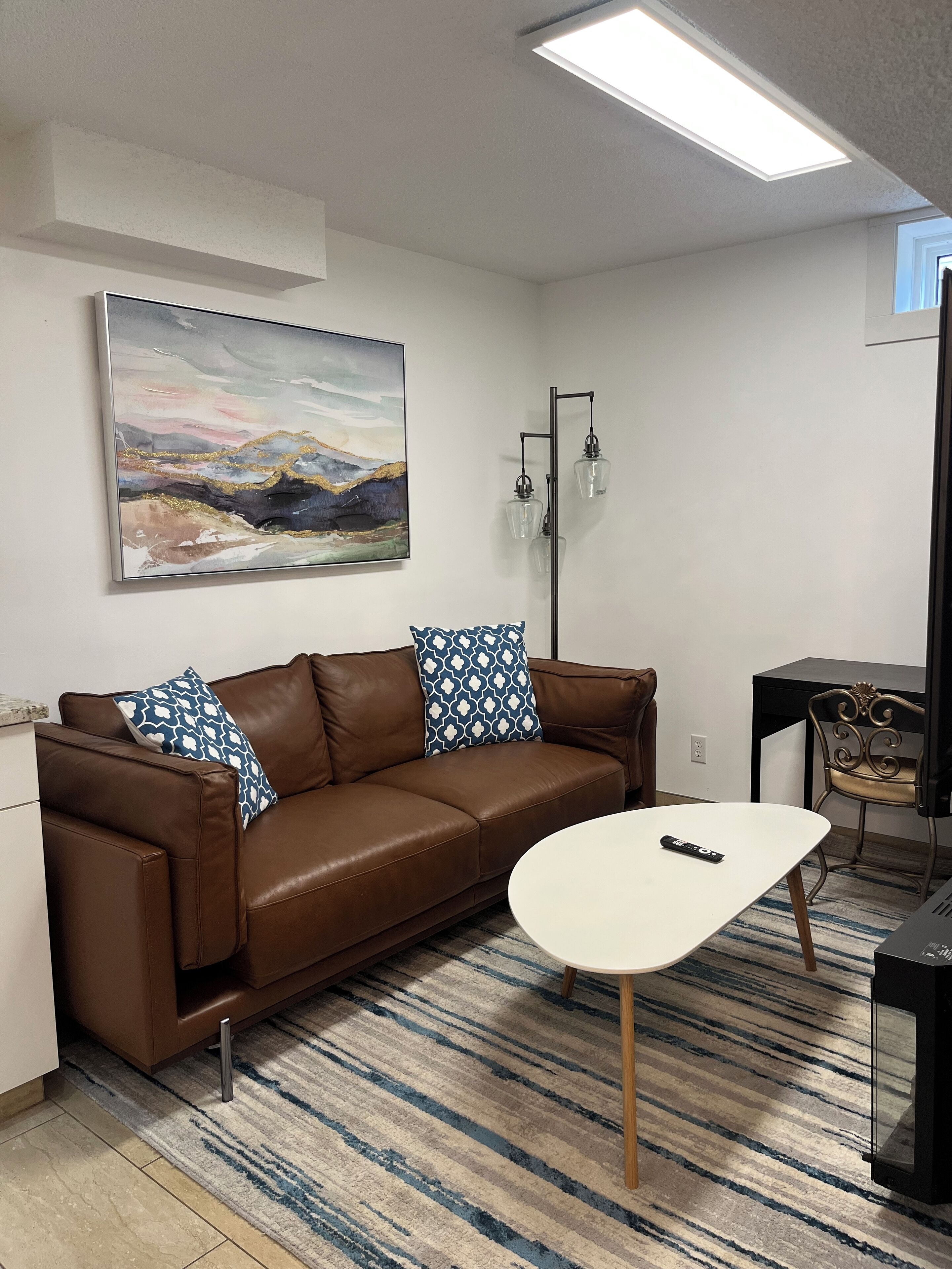 Cozy Suite Next To Nose Hill Park 10 Min Airport 15 Min Downtown. Pet Friendly! - Alberta