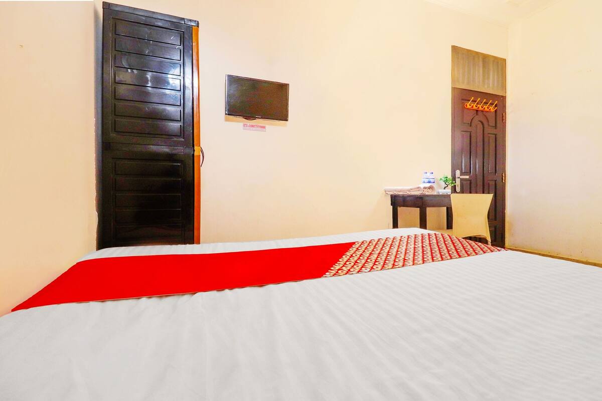 Quarto casal luxo | 1 quarto, escrivaninha, espaço de trabalho para notebook