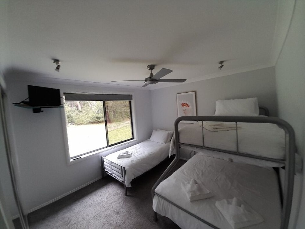 This Oasis In The Bush Is Just 5 Minutes From The Shores Of Jervis Bay And Shops - Sussex Inlet