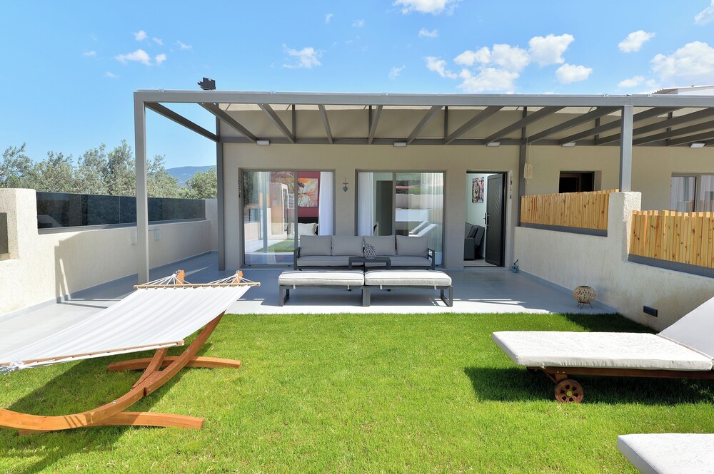 Swan Paradise Residences - Саронические острова