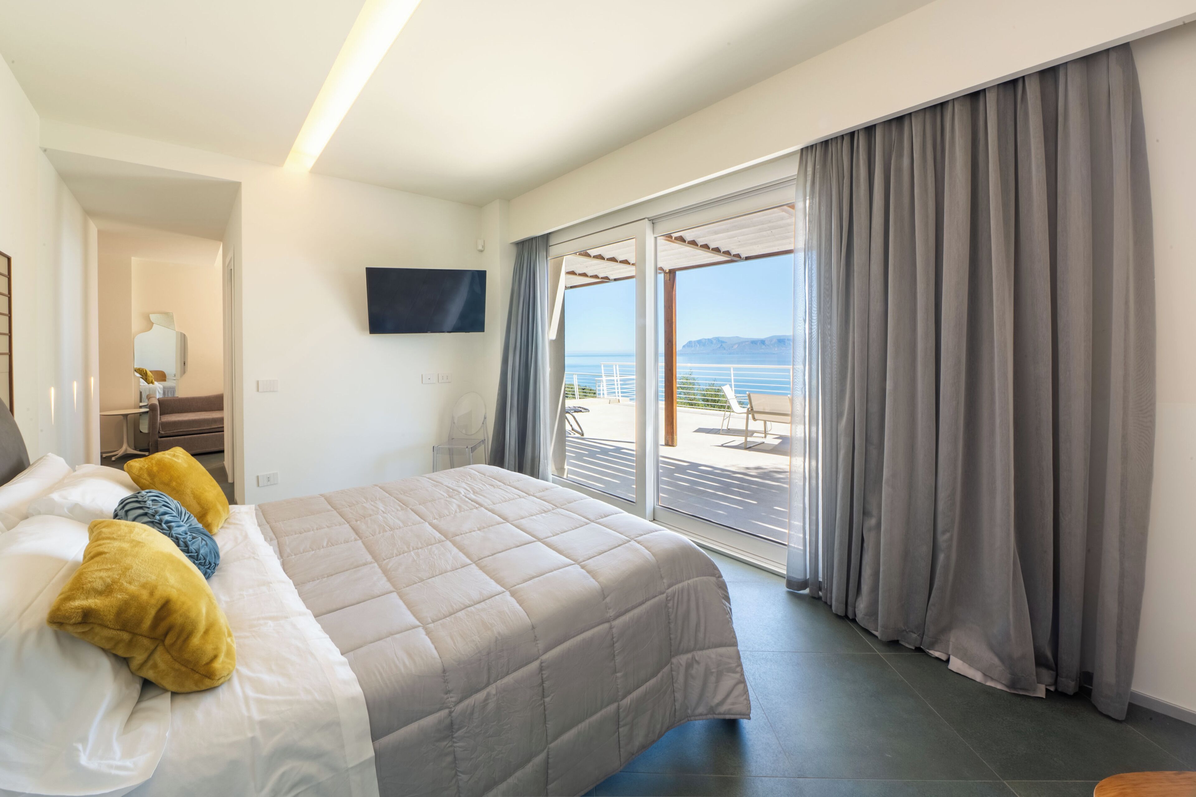 Suite-Estúdio Júnior, 1 cama king-size e sofá-cama, terraço, vista para o mar | Lençóis de algodão egípcio, roupa de alta qualidade 