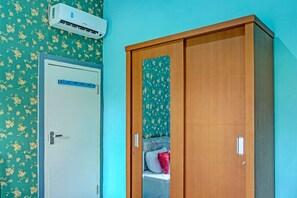 Quarto Individual Standard | Secretária adequada para computadores portáteis, Wi-fi grátis