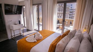 Suite Júnior, varanda (Aliados View) | Roupa de alta qualidade, minibar, cofre no quarto