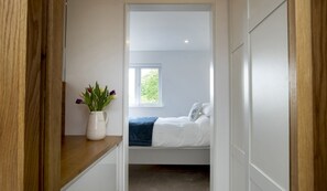 5 quartos, com decoração personalizada, com mobília individualizada 