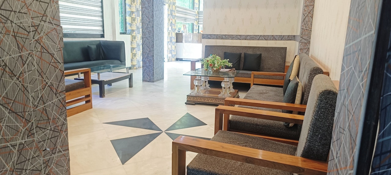 Good Hotel In Heart Of The City . Best For Family And Friends - Udaipur