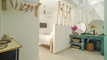 Roupas de cama antialérgicas, frigobar, cofres nos quartos