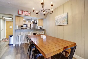 Apartamento em Condomínio Fechado, 3 quartos | Restaurantes