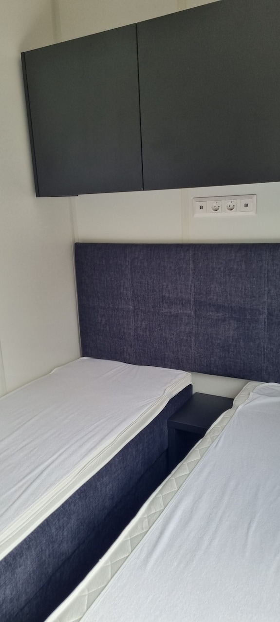 2 Bedroom Mobile Home In Wemding - Bavaria