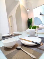Quarto Comfort, 2 camas individuais, não fumadores, Vista para a cidade | Refeições no quarto