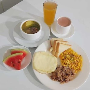 Pequeno-almoço completo diário incluído 