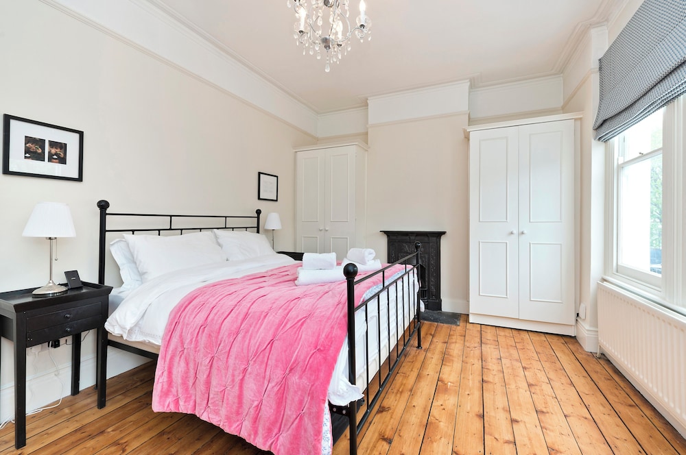 Between The Commons - London