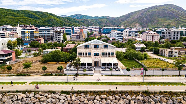 Beyaz Köşk Hotel & Cafe - Tatvan