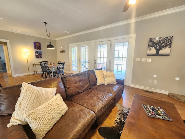 The Riverside Retreat - Lebanon, TN