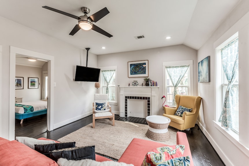 Stylish Bungalow Heights W/pool - Houston, TX