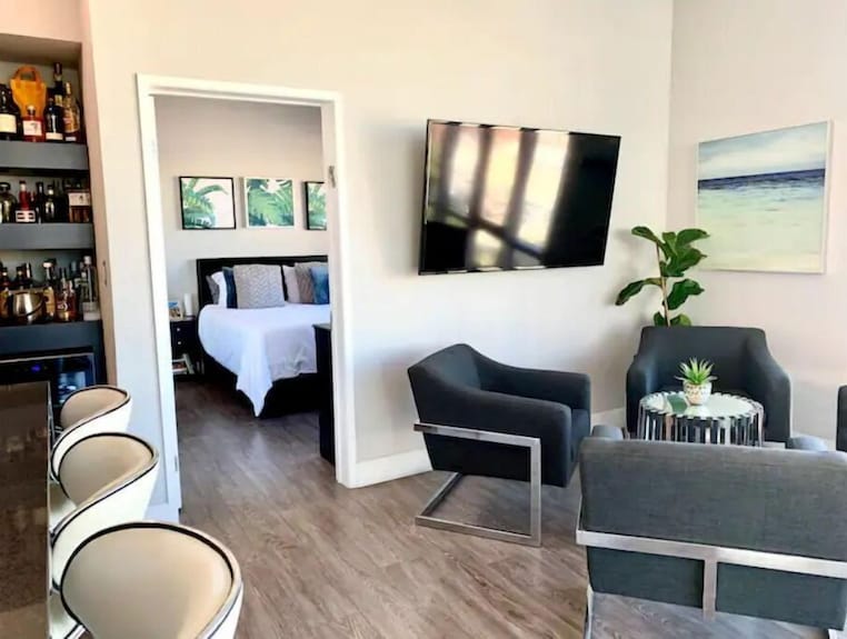 Downtown Luxury - 2 Bed / 2 Bath / 2 Parking - San Diego