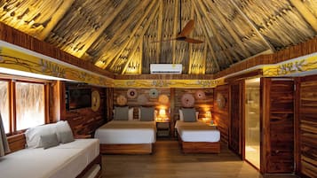 Bungalow, vista para o mar | 1 quarto, cofre no quarto, com decoração personalizada