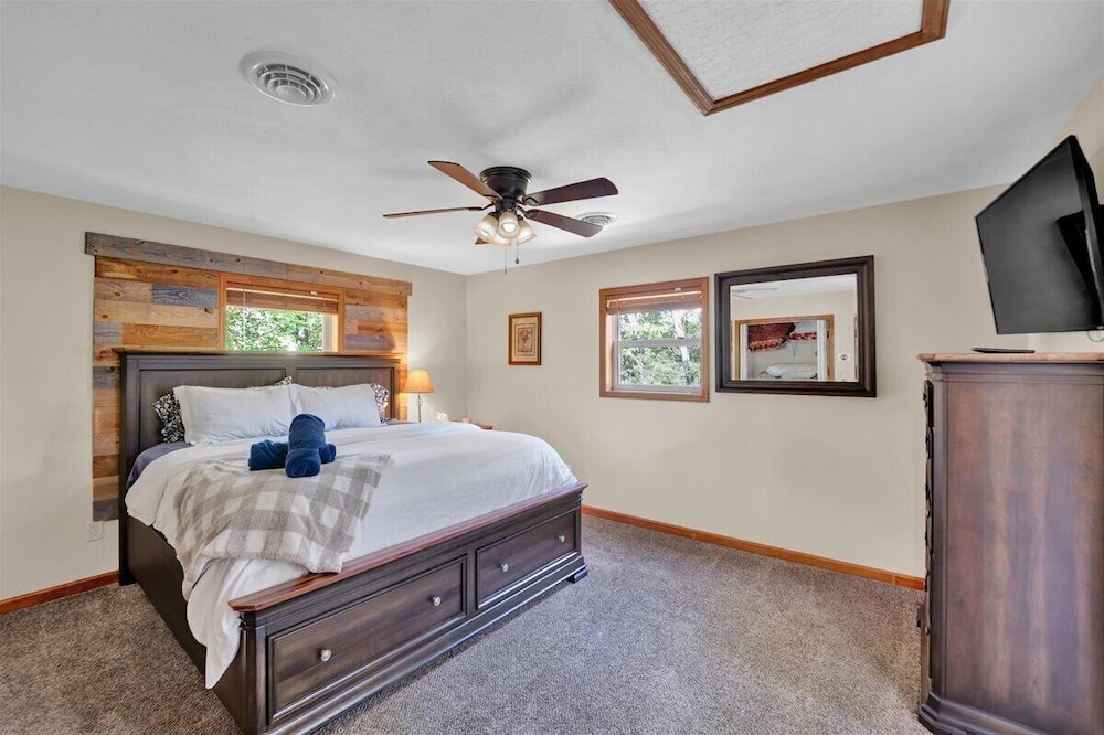Roomy Chalet-3 Mts Walk2lake W/linens/firepit/hottub/games/bb&jack Frost Ski Mts - Pocono Mountains, PA