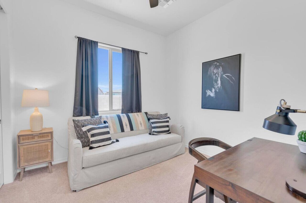 Design Dream / Upscale / Garage / View / 4 Br 3 Ba - Green Valley