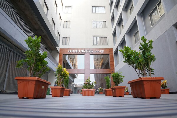 Hotel Stature Inn - Nandurbar