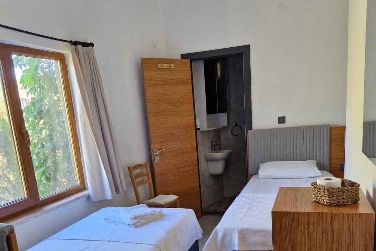 Quarto Twin Clássico | Roupa de cama fornecida