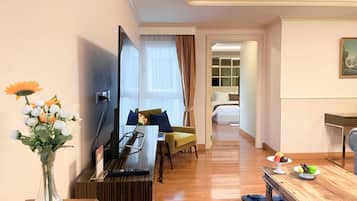 Suite Executiva, 2 quartos | Sala de estar | Smart TV, Netflix, serviços de streaming