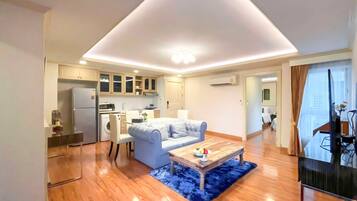 Suite Executiva, 2 quartos | Sala de estar | Smart TV, Netflix, serviços de streaming