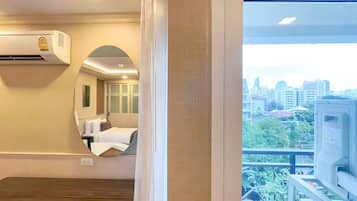 Suite Executiva, 2 quartos | Secretária, secretária adequada para computadores portáteis