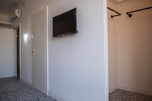 Quarto triplo luxo | Edredons de pluma, camas com colchões pillow-top