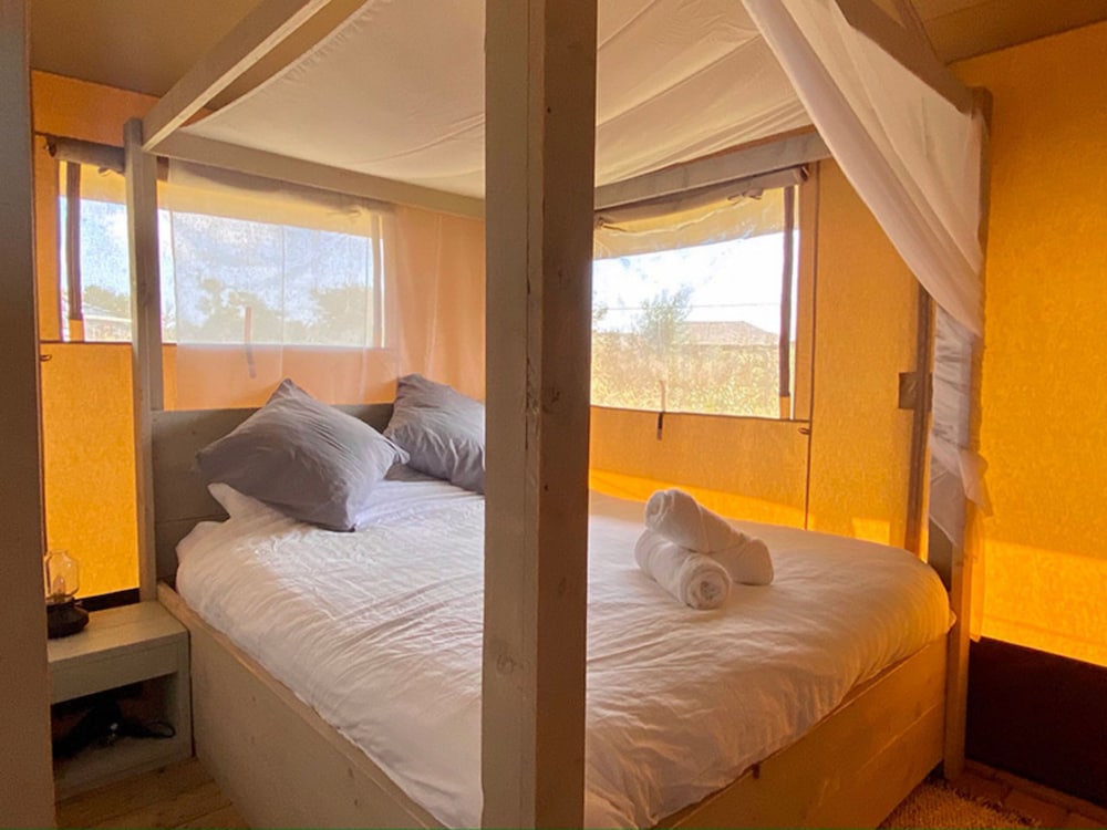 Family Friendly Glamping Tents: Sleep 6, Stunning Sea And Rural Views - Guernsey