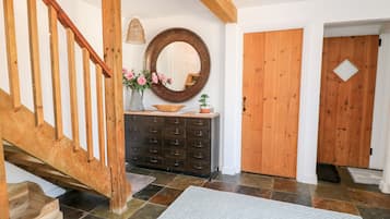 4 quartos, com decoração personalizada, com mobília individualizada