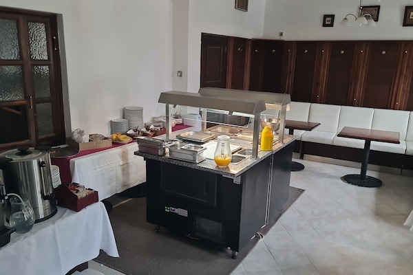 Pequeno-almoço tipo buffet diário incluído
