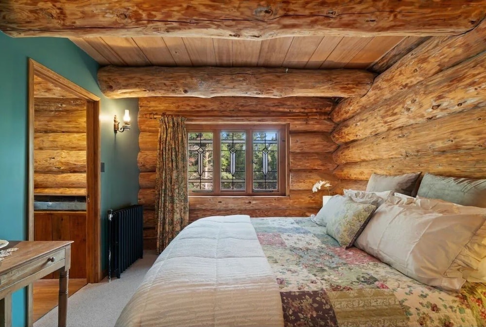 Fairytale Log Cabin With Hot Tub At Homewood Forest Retreat - 알렉산드라