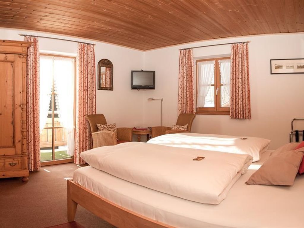 Doppelzimmer Mit Tv-ecke  (Nr. 6) - Gästehaus Christel Unruh - Oberammergau