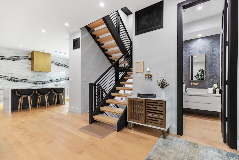 Top Of The Hill / Luxury Clarendon 4-br Homestay - Washington, D.C.