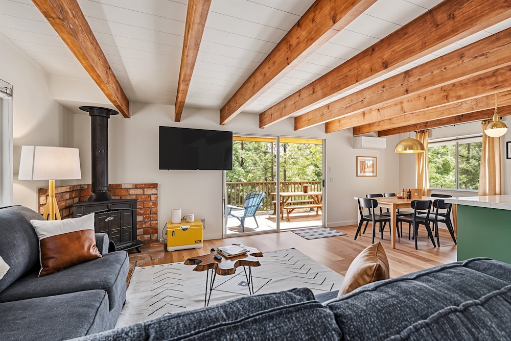 Marina Beach Cabin - Dog-friendly Home With Deck! By Yosemite Region Resorts - Yosemite National Park, CA