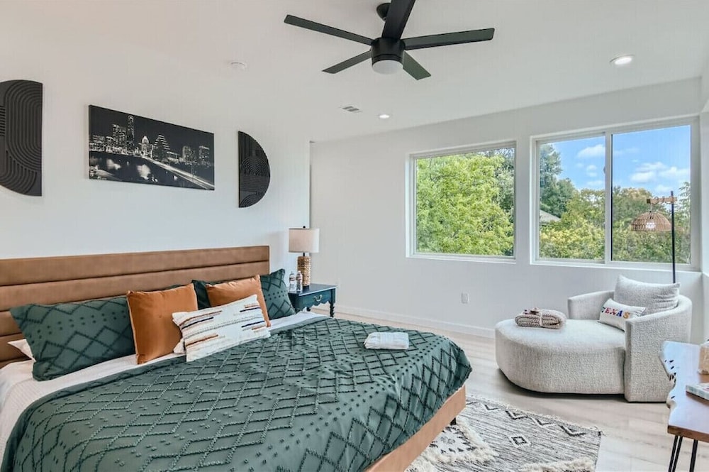 7 Bdrm Compound Dt Austin I Clubhouse I Heated Pool March 2025 I Sxsw Top Spots! - Austin, TX