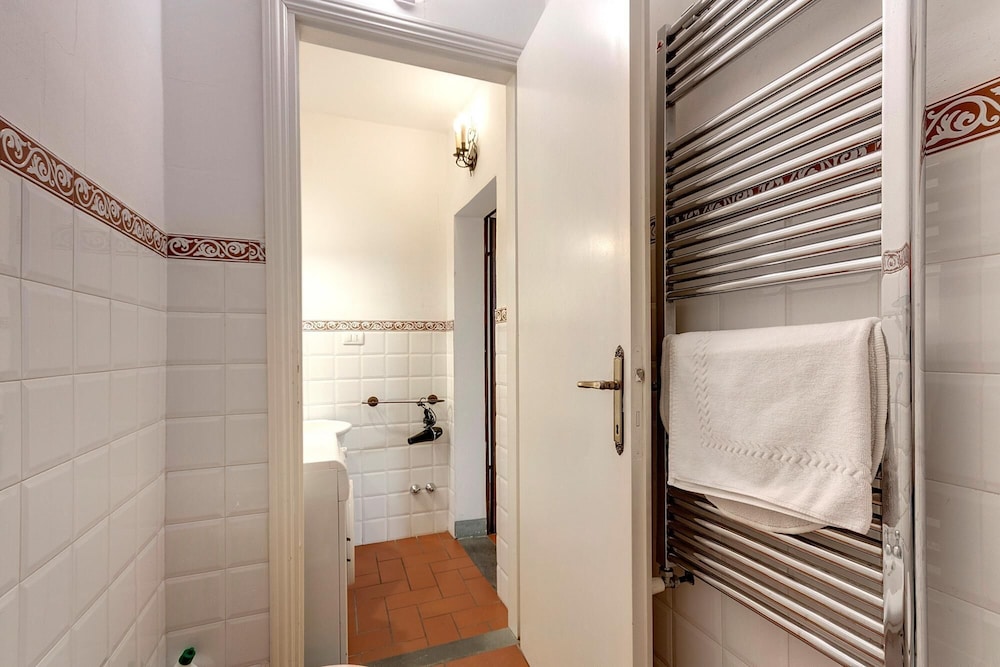 Leoni 10 In Firenze With 1 Bedrooms And 1 Bathrooms - Florenz