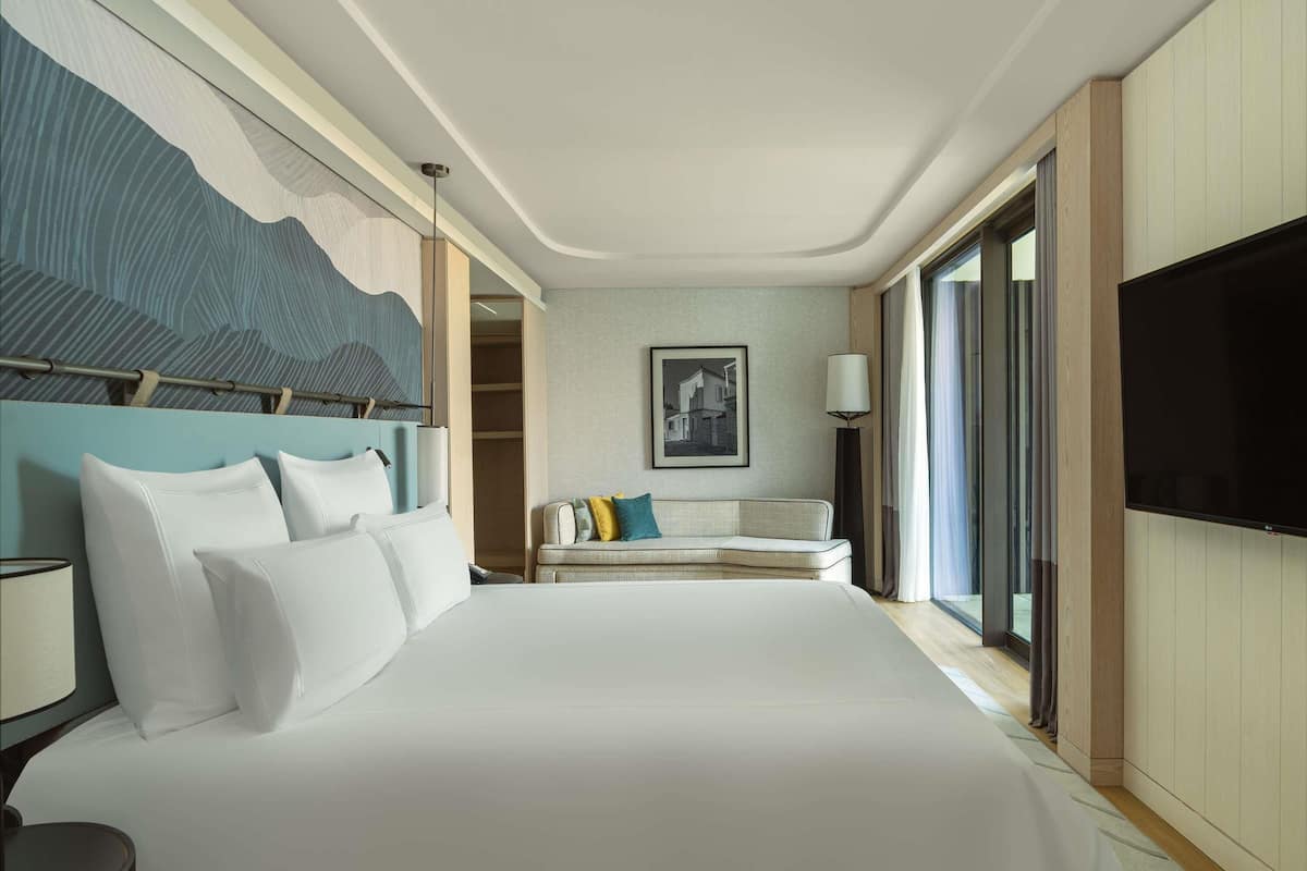 Quarto Triplo Júnior, 1 cama de casal, vista para o mar | Minibar, cofre no quarto, Wi-fi grátis, roupa de cama fornecida