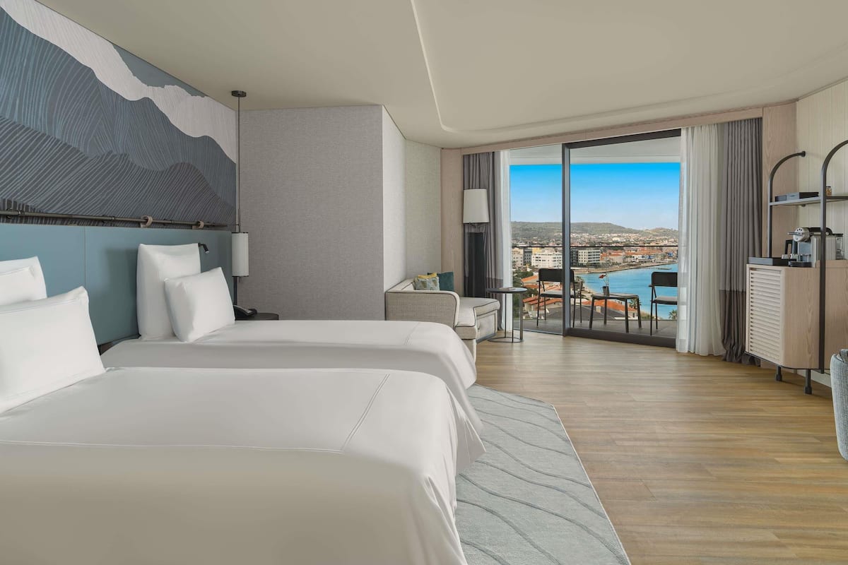 Quarto Comfort, 2 camas individuais, vista para o mar | Minibar, cofre no quarto, Wi-fi grátis, roupa de cama fornecida