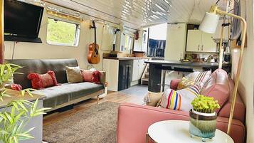 Apartamento | Sala de estar | Lareira