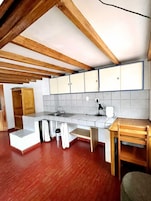 Dormitório compartilhado | Individualmente decorados, individualmente mobiliados, escrivaninha