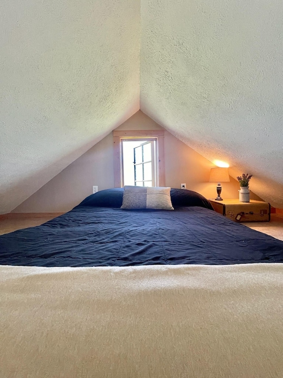 Earl's Cabin. Quiet 1930s Hand Hewn Log Cabin. Fishing Hunting Opportunities. - Montana