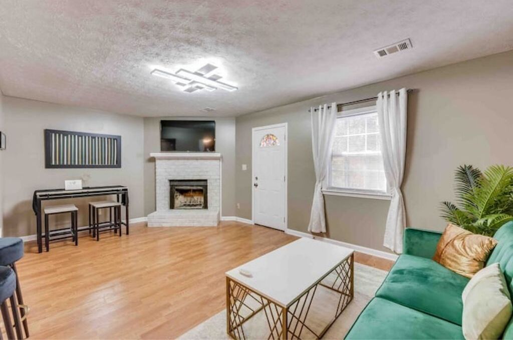 Beautiful 2 Bedroom Home Located By Airport - Riverdale, GA