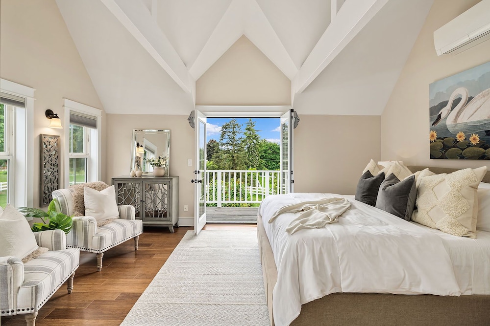 Storybook Farmhouse Estate - Cottage Lake | Vrbo