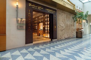 6 restaurantes, pequenos-almoços servidos, cozinha mediterrânica 