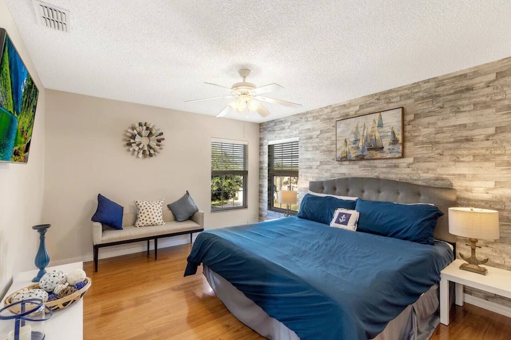 Luxury Family Villa, Private Pool - 6mi to Disney - Four Corners | Vrbo