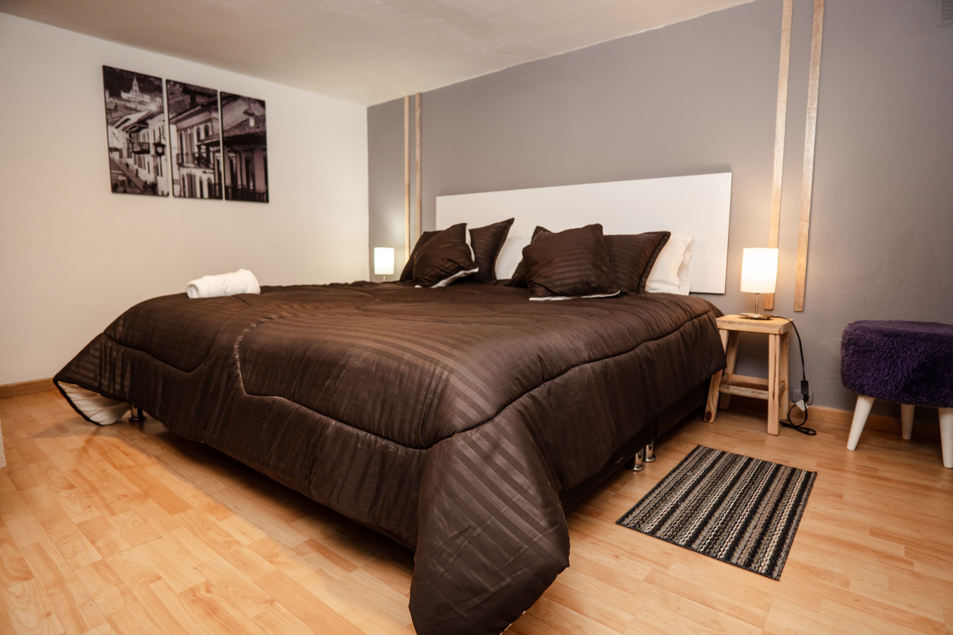 Quarto Twin Standard | Edredões de penas, Wi-fi grátis 