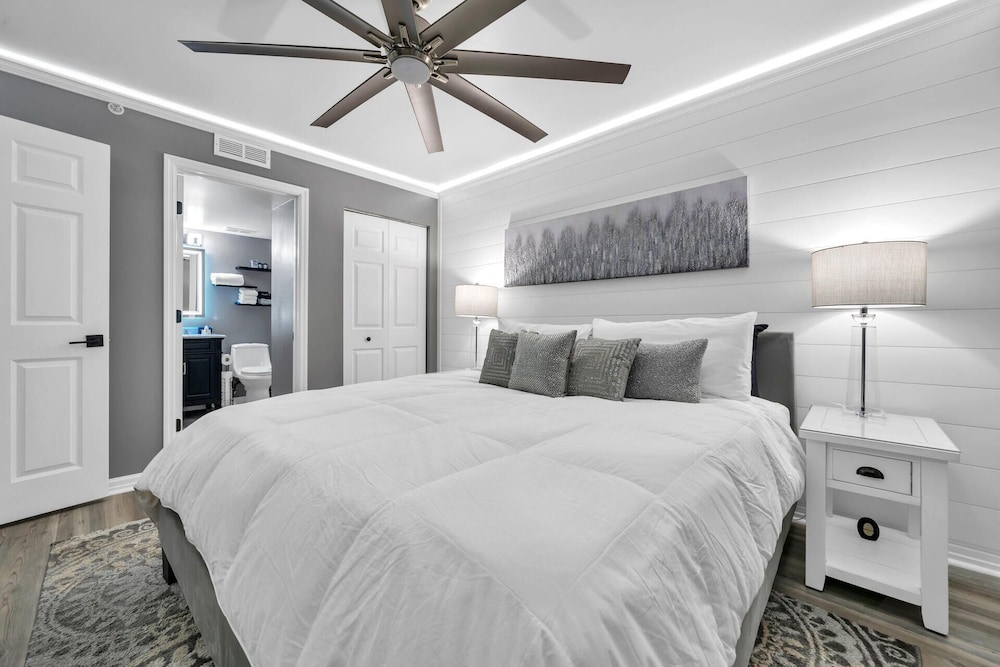 Oceanfront Pelican Resort 1004 Prime Loc Amenities Amazing Views Multiple Pools - Destin, FL
