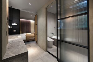 Quarto Duplo Exclusivo | Roupa de alta qualidade, edredões de penas, minibar 